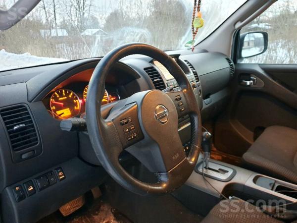 Grey Nissan Pathfinder 2008 in Riga, with an engine capacity of 2.50 L and mileage of 258 thousand km for 3490 €, photo 8 on AUTOMOTO.COM.LV