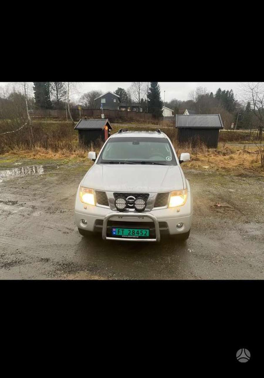 Grey Nissan Pathfinder 2009 in Panevezys, with an engine capacity of 2.50 L and mileage of 273 thousand km for 3200 €, photo 1 on AUTOMOTO.COM.LV