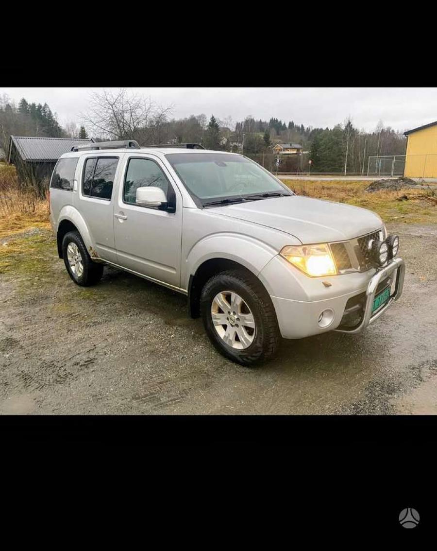 Grey Nissan Pathfinder 2009 in Panevezys, with an engine capacity of 2.50 L and mileage of 273 thousand km for 3200 €, photo 2 on AUTOMOTO.COM.LV