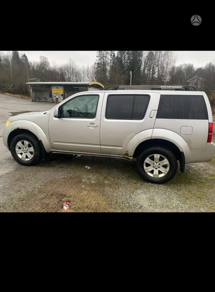 Grey Nissan Pathfinder 2009 in Panevezys, with an engine capacity of 2.50 L and mileage of 273 thousand km for 3200 €, photo 3 on AUTOMOTO.COM.LV
