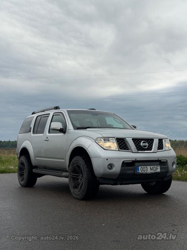 Grey Nissan Pathfinder 2009 in Narva, with an engine capacity of 2.50 L and mileage of 310 thousand km for 5500 €, photo 1 on AUTOMOTO.COM.LV