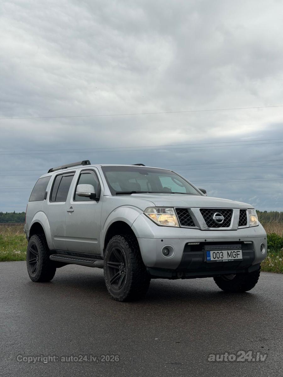 Pelēks Nissan Pathfinder 2009 Narva, ar dzinēja tilpumu 2.50 L un nobraukumu 310 tūkst. km par 5500 €, foto 1 vietnē AUTOMOTO.COM.LV