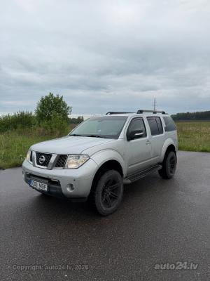 Pelēks Nissan Pathfinder 2009 Narva, ar dzinēja tilpumu 2.50 L un nobraukumu 310 tūkst. km par 5500 €, foto 3 vietnē AUTOMOTO.COM.LV