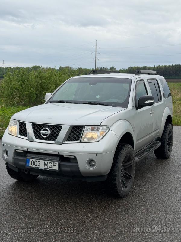 Grey Nissan Pathfinder 2009 in Narva, with an engine capacity of 2.50 L and mileage of 310 thousand km for 5500 €, photo 3 on AUTOMOTO.COM.LV