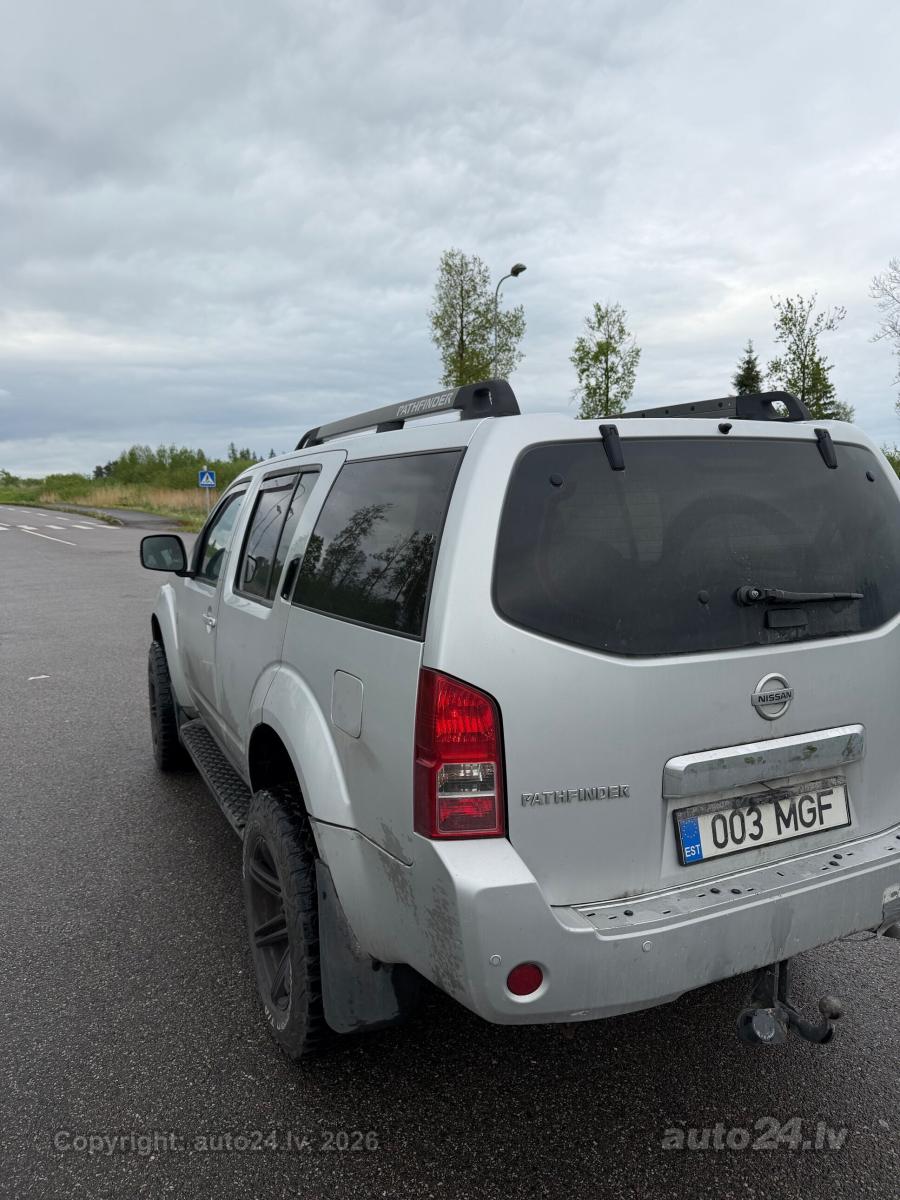 Pelēks Nissan Pathfinder 2009 Narva, ar dzinēja tilpumu 2.50 L un nobraukumu 310 tūkst. km par 5500 €, foto 5 vietnē AUTOMOTO.COM.LV