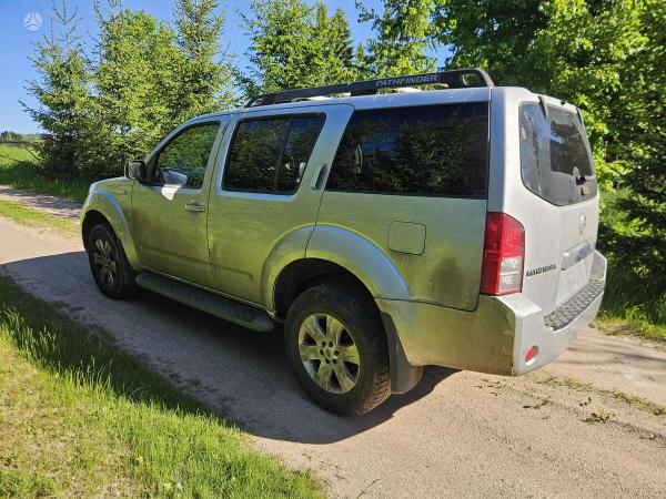 Grey Nissan Pathfinder 2009 in Telschi, with an engine capacity of 2.49 L and mileage of 0 thousand km for 3100 €, photo 3 on AUTOMOTO.COM.LV