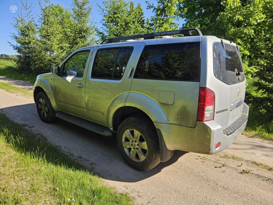 Grey Nissan Pathfinder 2009 in Telschi, with an engine capacity of 2.49 L and mileage of 0 thousand km for 3100 €, photo 3 on AUTOMOTO.COM.LV