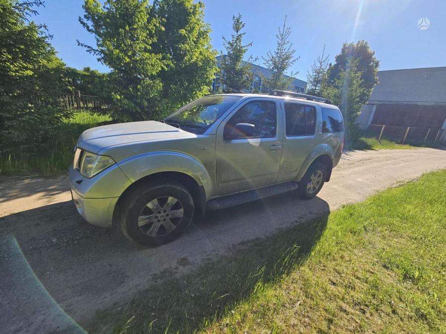 Grey Nissan Pathfinder 2009 in Telschi, with an engine capacity of 2.49 L and mileage of 0 thousand km for 3100 €, photo 5 on AUTOMOTO.COM.LV