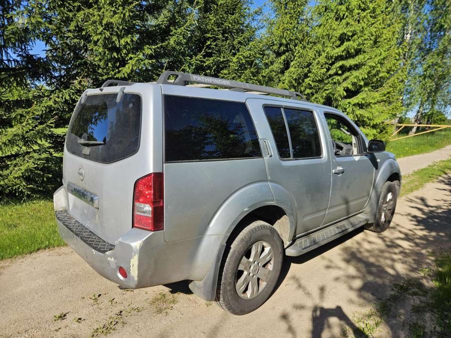 Grey Nissan Pathfinder 2009 in Telschi, with an engine capacity of 2.49 L and mileage of 0 thousand km for 3100 €, photo 7 on AUTOMOTO.COM.LV