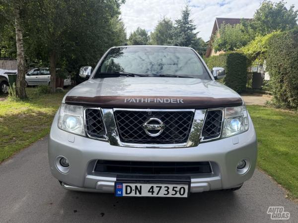 Grey Nissan Pathfinder 2010 in Kaunas, with an engine capacity of 2.50 L and mileage of 280 thousand km for 4000 €, photo 3 on AUTOMOTO.COM.LV