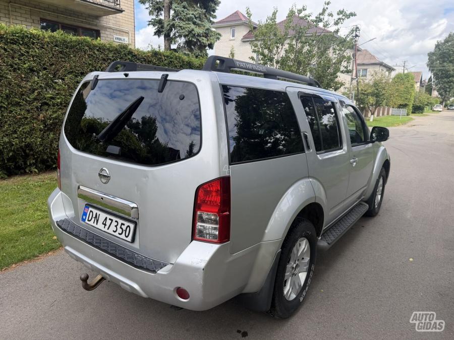 Pelēks Nissan Pathfinder 2010 Kauņa, ar dzinēja tilpumu 2.50 L un nobraukumu 280 tūkst. km par 4000 €, foto 6 vietnē AUTOMOTO.COM.LV