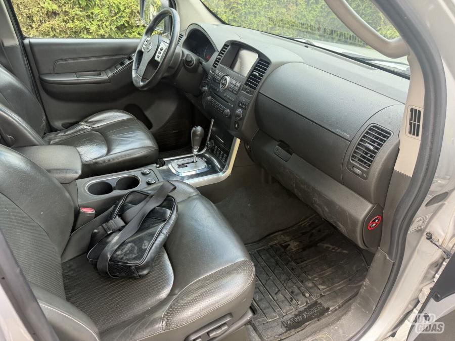 Pelēks Nissan Pathfinder 2010 Kauņa, ar dzinēja tilpumu 2.50 L un nobraukumu 280 tūkst. km par 4000 €, foto 19 vietnē AUTOMOTO.COM.LV