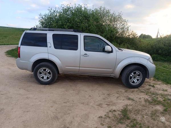 Grey Nissan Pathfinder 2010 in Kaunas, with an engine capacity of 2.49 L and mileage of 228 thousand km for 6500 €, photo 3 on AUTOMOTO.COM.LV