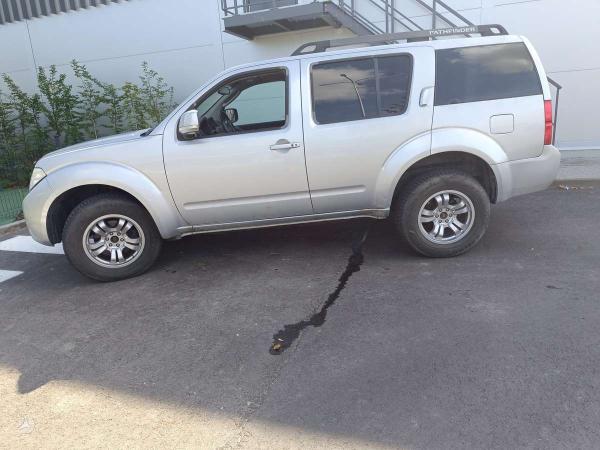 Pelēks Nissan Pathfinder 2010 Kauņa, ar dzinēja tilpumu 2.50 L un nobraukumu 238 tūkst. km par 6500 €, foto 1 vietnē AUTOMOTO.COM.LV
