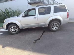 Pelēks Nissan Pathfinder 2010 Kauņa, ar dzinēja tilpumu 2.50 L un nobraukumu 238 tūkst. km par 6500 €, foto 1 vietnē AUTOMOTO.COM.LV