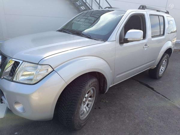 Pelēks Nissan Pathfinder 2010 Kauņa, ar dzinēja tilpumu 2.50 L un nobraukumu 238 tūkst. km par 6500 €, foto 4 vietnē AUTOMOTO.COM.LV
