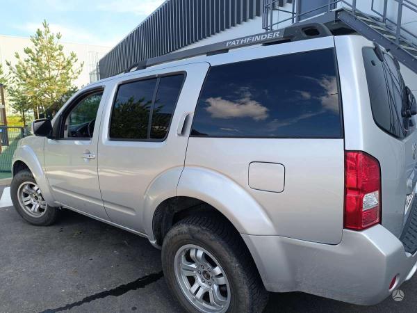 Pelēks Nissan Pathfinder 2010 Kauņa, ar dzinēja tilpumu 2.50 L un nobraukumu 238 tūkst. km par 6500 €, foto 5 vietnē AUTOMOTO.COM.LV