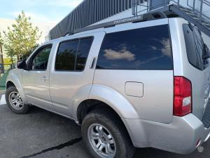 Pelēks Nissan Pathfinder 2010 Kauņa, ar dzinēja tilpumu 2.50 L un nobraukumu 238 tūkst. km par 6500 €, foto 5 vietnē AUTOMOTO.COM.LV