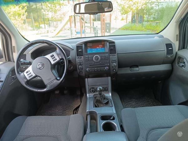 Pelēks Nissan Pathfinder 2010 Kauņa, ar dzinēja tilpumu 2.50 L un nobraukumu 238 tūkst. km par 6500 €, foto 6 vietnē AUTOMOTO.COM.LV