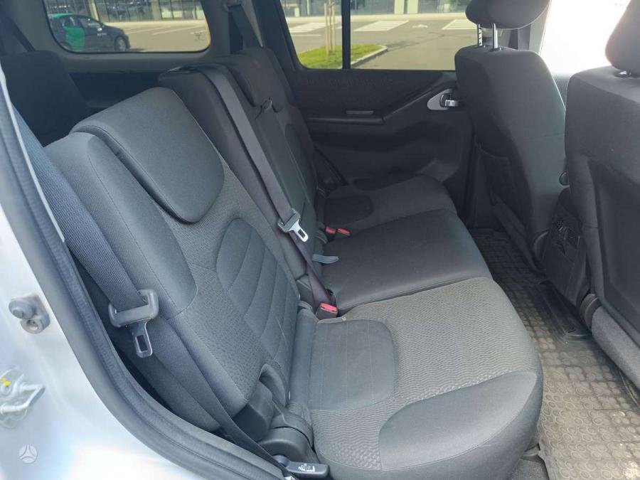 Pelēks Nissan Pathfinder 2010 Kauņa, ar dzinēja tilpumu 2.50 L un nobraukumu 238 tūkst. km par 6500 €, foto 7 vietnē AUTOMOTO.COM.LV