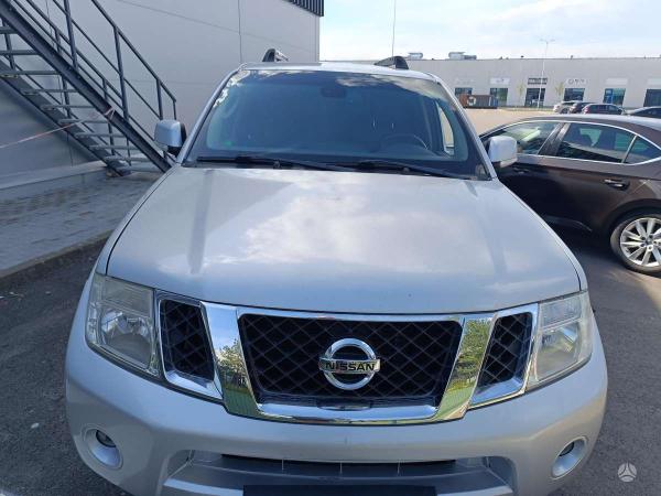 Pelēks Nissan Pathfinder 2010 Kauņa, ar dzinēja tilpumu 2.50 L un nobraukumu 238 tūkst. km par 6500 €, foto 8 vietnē AUTOMOTO.COM.LV