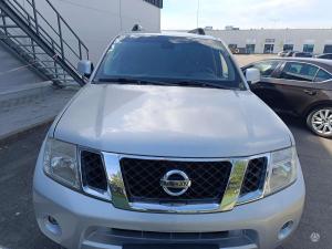Pelēks Nissan Pathfinder 2010 Kauņa, ar dzinēja tilpumu 2.50 L un nobraukumu 238 tūkst. km par 6500 €, foto 8 vietnē AUTOMOTO.COM.LV