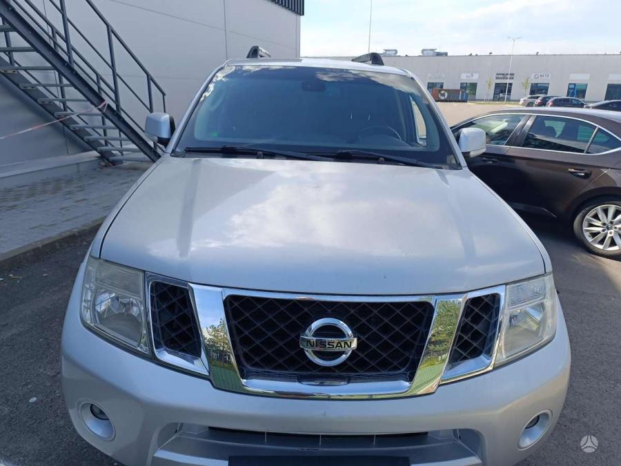 Pelēks Nissan Pathfinder 2010 Kauņa, ar dzinēja tilpumu 2.50 L un nobraukumu 238 tūkst. km par 6500 €, foto 8 vietnē AUTOMOTO.COM.LV