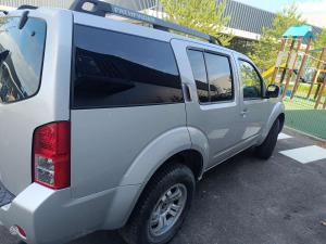Pelēks Nissan Pathfinder 2010 Kauņa, ar dzinēja tilpumu 2.50 L un nobraukumu 238 tūkst. km par 6500 €, foto 9 vietnē AUTOMOTO.COM.LV