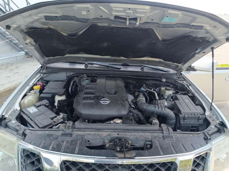 Pelēks Nissan Pathfinder 2010 Kauņa, ar dzinēja tilpumu 2.50 L un nobraukumu 238 tūkst. km par 6500 €, foto 14 vietnē AUTOMOTO.COM.LV