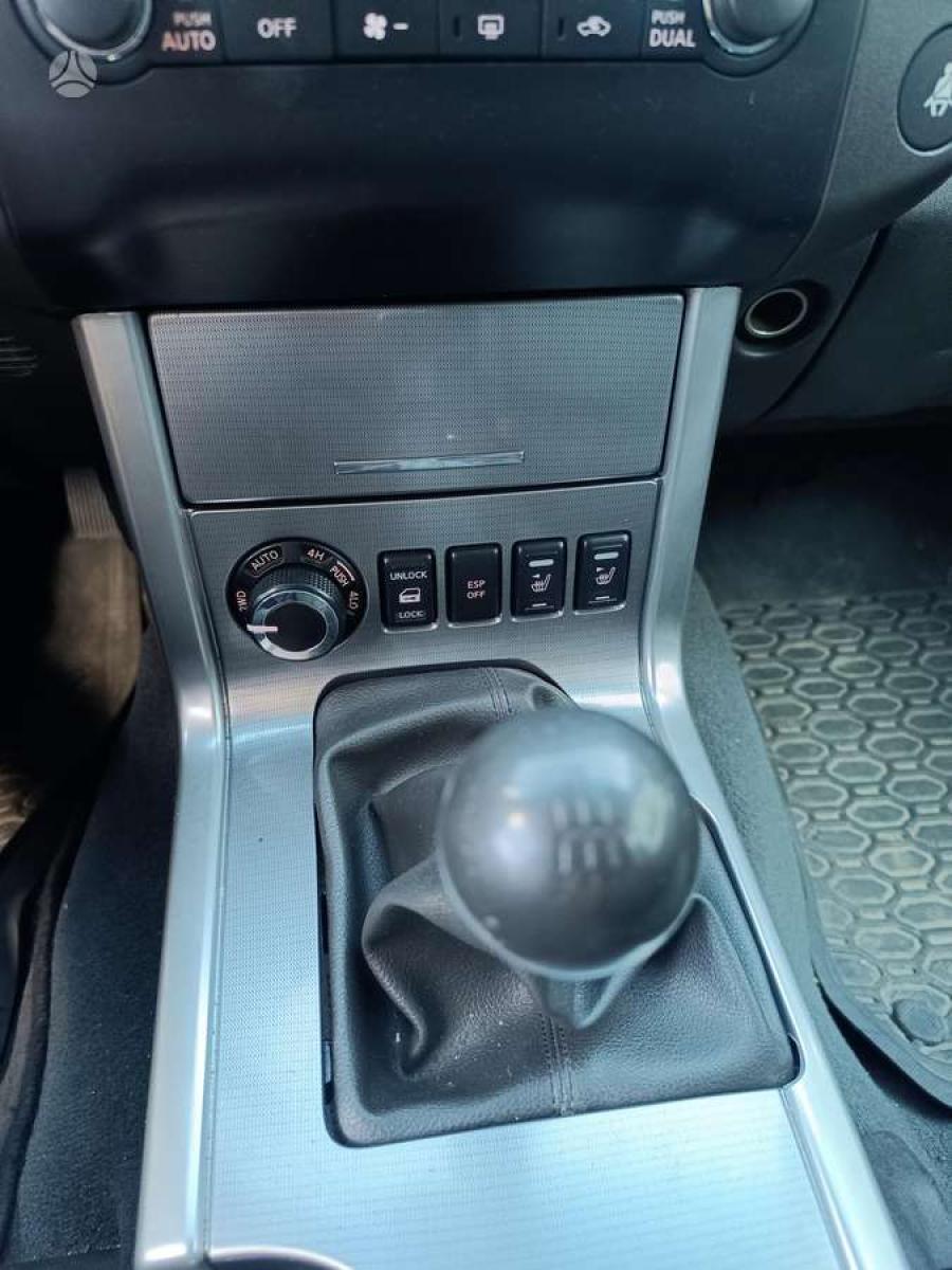 Pelēks Nissan Pathfinder 2010 Kauņa, ar dzinēja tilpumu 2.50 L un nobraukumu 238 tūkst. km par 6500 €, foto 20 vietnē AUTOMOTO.COM.LV