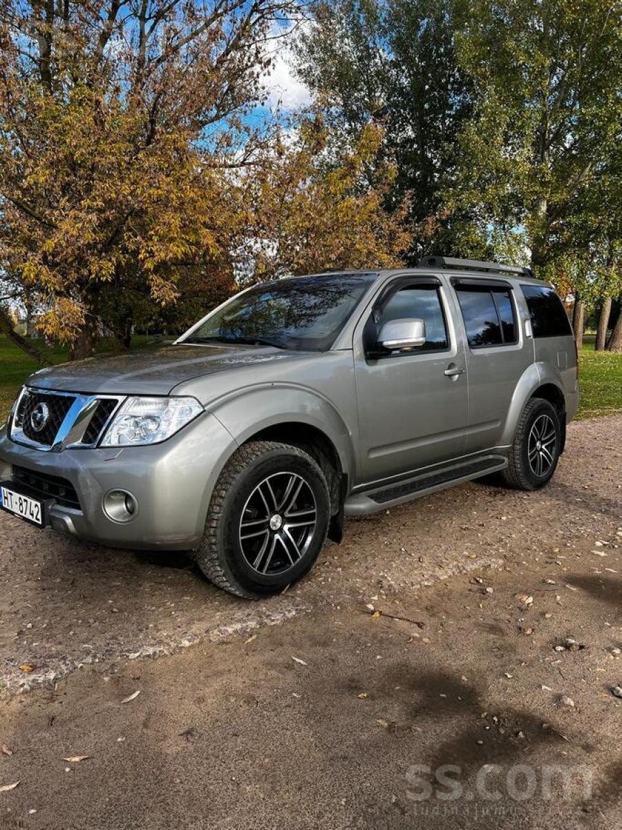 Pelēks Nissan Pathfinder 2011 Rīga, ar dzinēja tilpumu 2.50 L un nobraukumu 244 tūkst. km par 8000 €, foto 3 vietnē AUTOMOTO.COM.LV