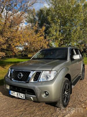 Pelēks Nissan Pathfinder 2011 Rīga, ar dzinēja tilpumu 2.50 L un nobraukumu 244 tūkst. km par 8000 €, foto 4 vietnē AUTOMOTO.COM.LV