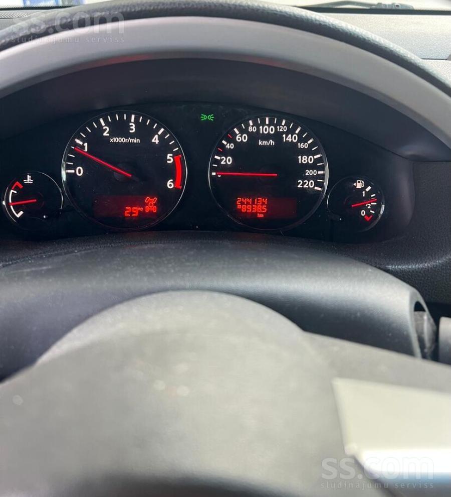 Pelēks Nissan Pathfinder 2011 Rīga, ar dzinēja tilpumu 2.50 L un nobraukumu 244 tūkst. km par 8000 €, foto 9 vietnē AUTOMOTO.COM.LV