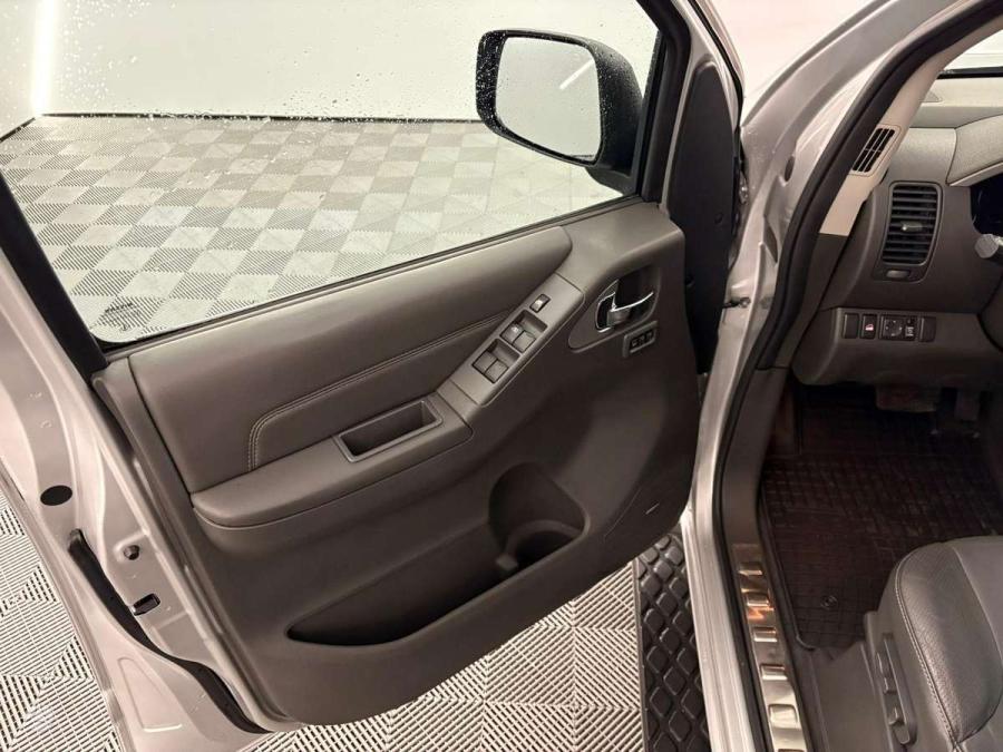 Pelēks Nissan Pathfinder 2012 Marijampole, ar dzinēja tilpumu 2.99 L un nobraukumu 276 tūkst. km par 9750 €, foto 29 vietnē AUTOMOTO.COM.LV