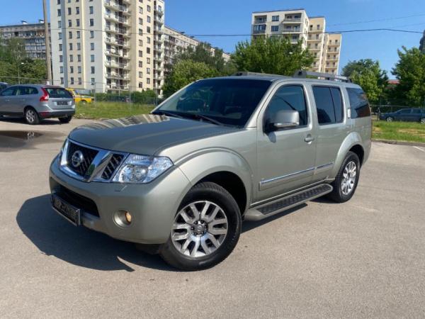 Pelēks Nissan Pathfinder 2012 Rīga, ar dzinēja tilpumu 3.00 L un nobraukumu 273 tūkst. km par 8950 €, foto 1 vietnē AUTOMOTO.COM.LV