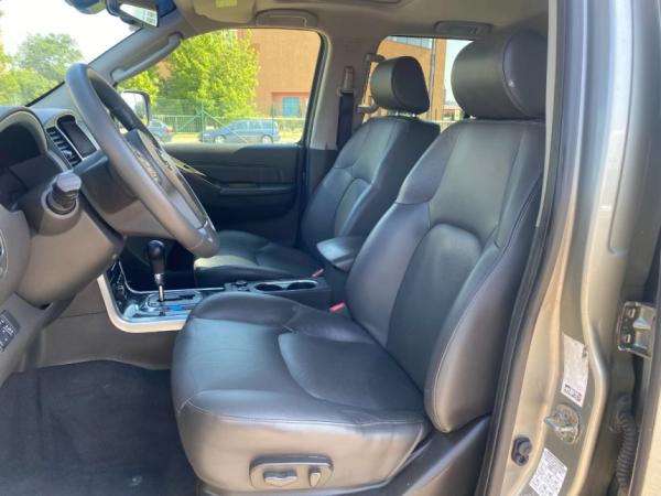 Pelēks Nissan Pathfinder 2012 Rīga, ar dzinēja tilpumu 3.00 L un nobraukumu 273 tūkst. km par 8950 €, foto 8 vietnē AUTOMOTO.COM.LV