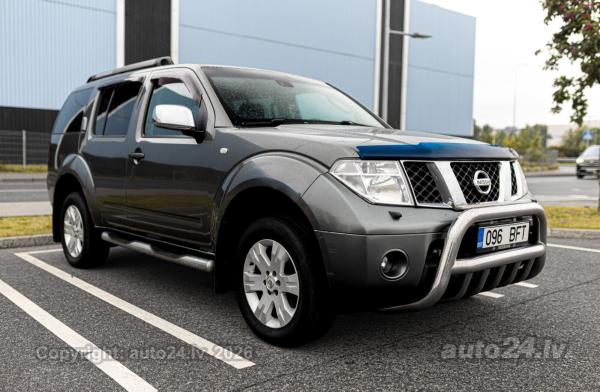 Pelēks Nissan Pathfinder 2006 Tallina, ar dzinēja tilpumu 2.50 L un nobraukumu 308 tūkst. km par 3999 €, foto 1 vietnē AUTOMOTO.COM.LV