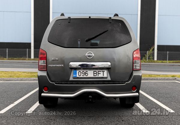 Pelēks Nissan Pathfinder 2006 Tallina, ar dzinēja tilpumu 2.50 L un nobraukumu 308 tūkst. km par 3999 €, foto 6 vietnē AUTOMOTO.COM.LV
