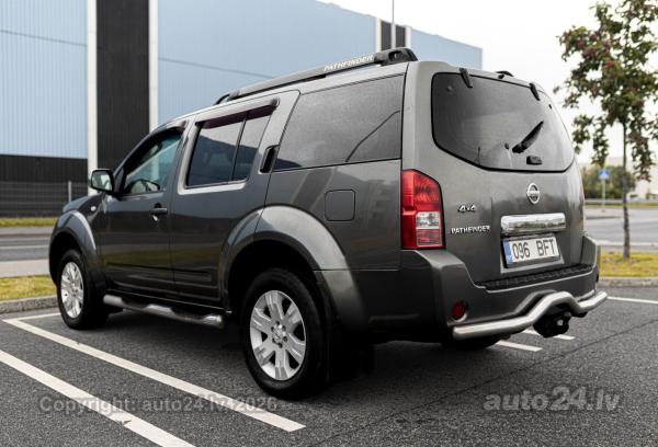 Pelēks Nissan Pathfinder 2006 Tallina, ar dzinēja tilpumu 2.50 L un nobraukumu 308 tūkst. km par 3999 €, foto 7 vietnē AUTOMOTO.COM.LV
