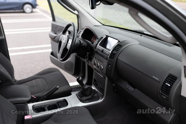 Pelēks Nissan Pathfinder 2006 Tallina, ar dzinēja tilpumu 2.50 L un nobraukumu 308 tūkst. km par 3999 €, foto 10 vietnē AUTOMOTO.COM.LV