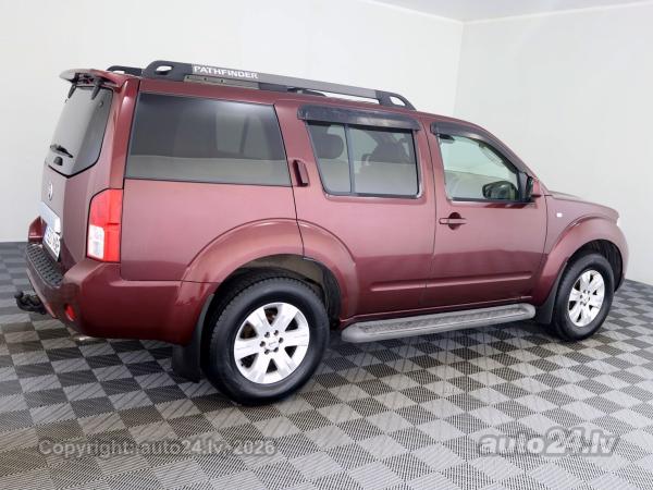 Red Nissan Pathfinder 2006 in Tallinn, with an engine capacity of 2.50 L and mileage of 306 thousand km for 2999 €, photo 3 on AUTOMOTO.COM.LV