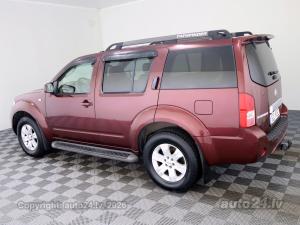 Red Nissan Pathfinder 2006 in Tallinn, with an engine capacity of 2.50 L and mileage of 306 thousand km for 2999 €, photo 5 on AUTOMOTO.COM.LV
