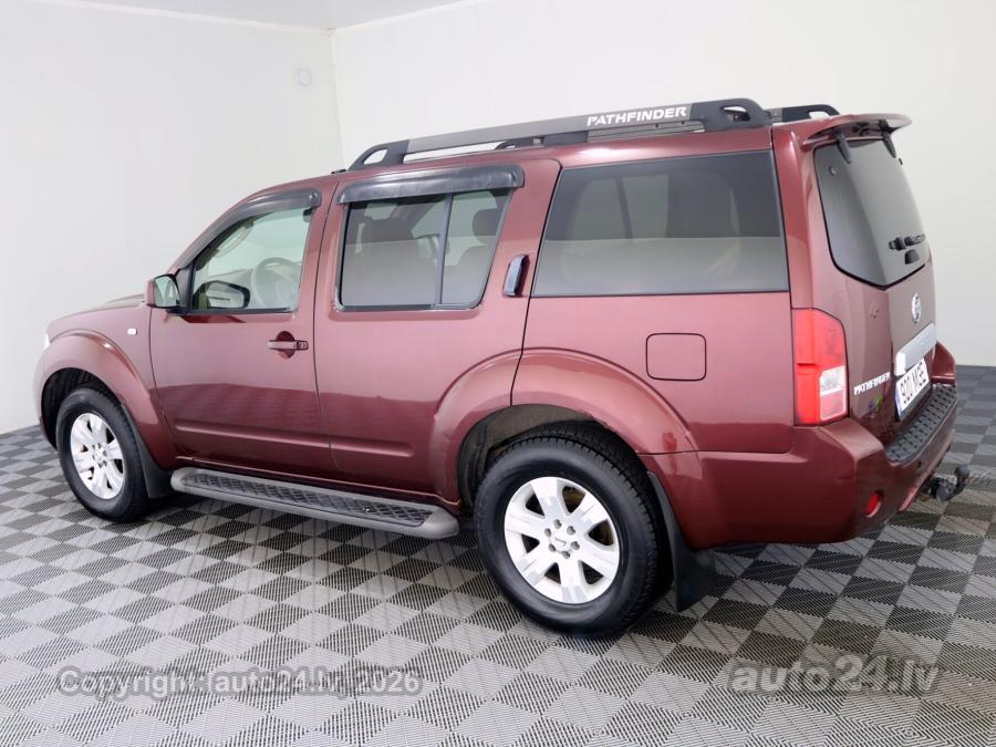 Red Nissan Pathfinder 2006 in Tallinn, with an engine capacity of 2.50 L and mileage of 306 thousand km for 2999 €, photo 5 on AUTOMOTO.COM.LV