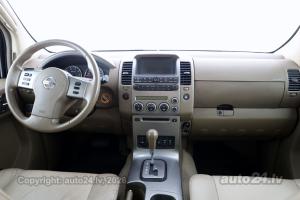 Red Nissan Pathfinder 2006 in Tallinn, with an engine capacity of 2.50 L and mileage of 306 thousand km for 2999 €, photo 6 on AUTOMOTO.COM.LV
