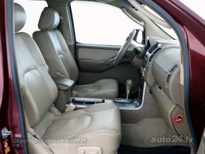 Red Nissan Pathfinder 2006 in Tallinn, with an engine capacity of 2.50 L and mileage of 306 thousand km for 2999 €, photo 7 on AUTOMOTO.COM.LV