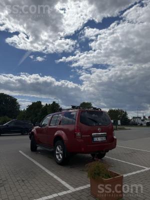 Red Nissan Pathfinder 2008 in Riga, with an engine capacity of 2.50 L and mileage of 432 thousand km for 5600 €, photo  on AUTOMOTO.COM.LV
