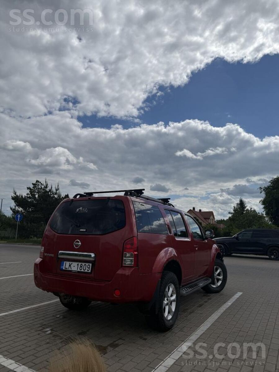 Sarkans Nissan Pathfinder 2008 Rīga, ar dzinēja tilpumu 2.50 L un nobraukumu 432 tūkst. km par 5600 €, foto 3 vietnē AUTOMOTO.COM.LV