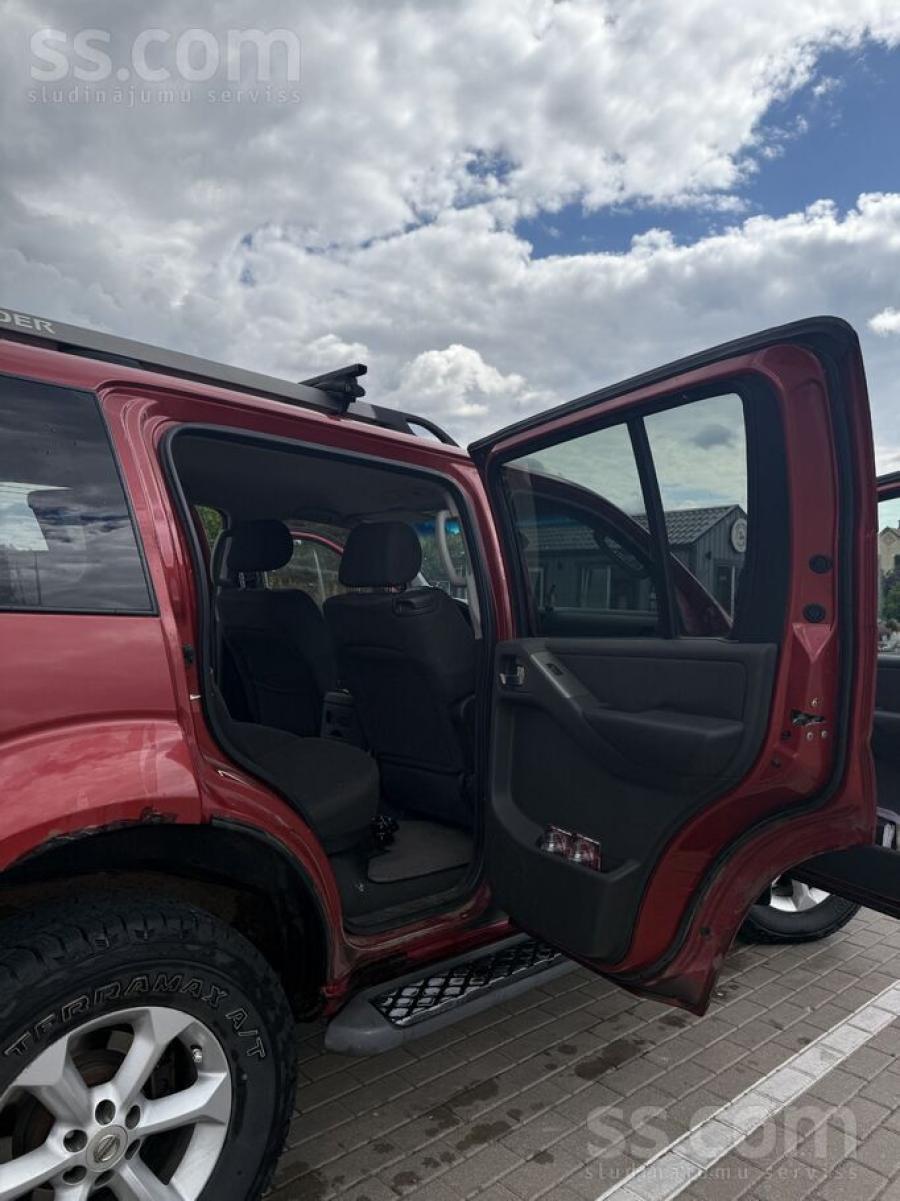 Sarkans Nissan Pathfinder 2008 Rīga, ar dzinēja tilpumu 2.50 L un nobraukumu 432 tūkst. km par 5600 €, foto 4 vietnē AUTOMOTO.COM.LV