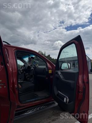 Sarkans Nissan Pathfinder 2008 Rīga, ar dzinēja tilpumu 2.50 L un nobraukumu 432 tūkst. km par 5600 €, foto 5 vietnē AUTOMOTO.COM.LV