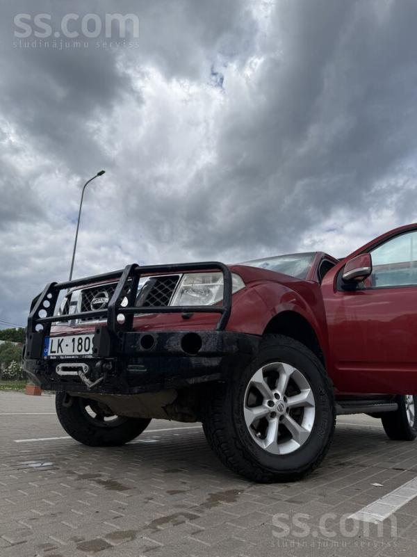 Red Nissan Pathfinder 2008 in Riga, with an engine capacity of 2.50 L and mileage of 432 thousand km for 5600 €, photo 5 on AUTOMOTO.COM.LV